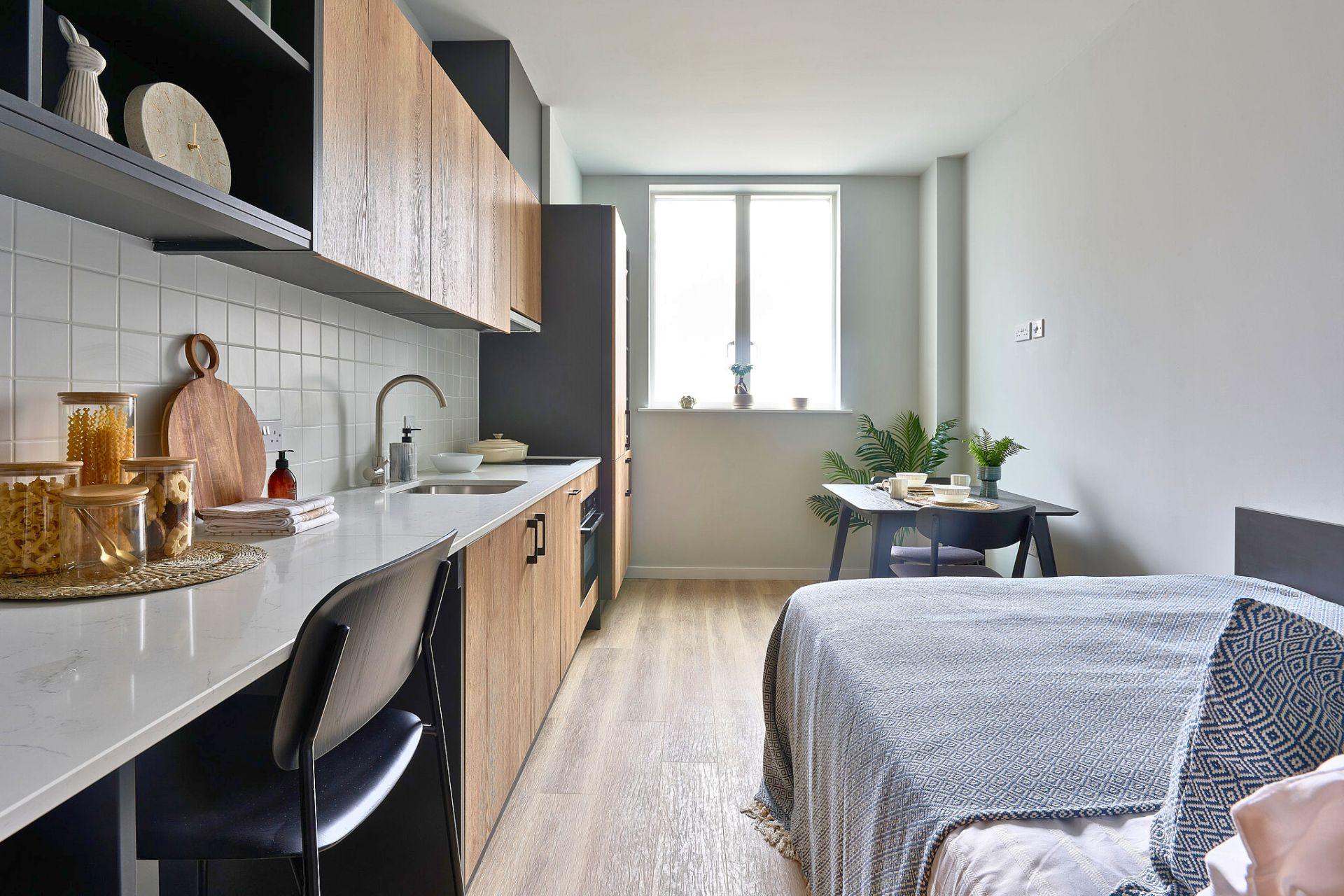 Classic Studio - Guildford Plaza